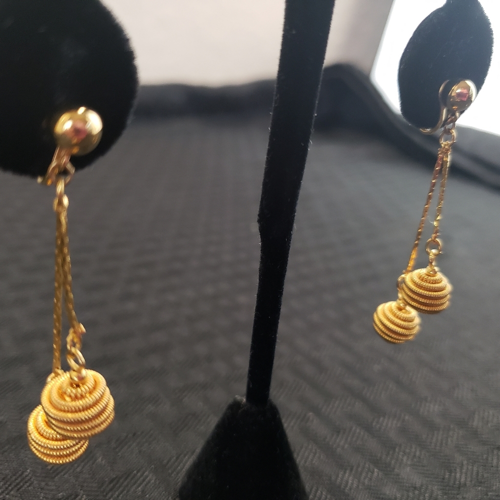 Vintage Trifari Gold Tone Dangle Balls Clip-On Earrin… - Gem